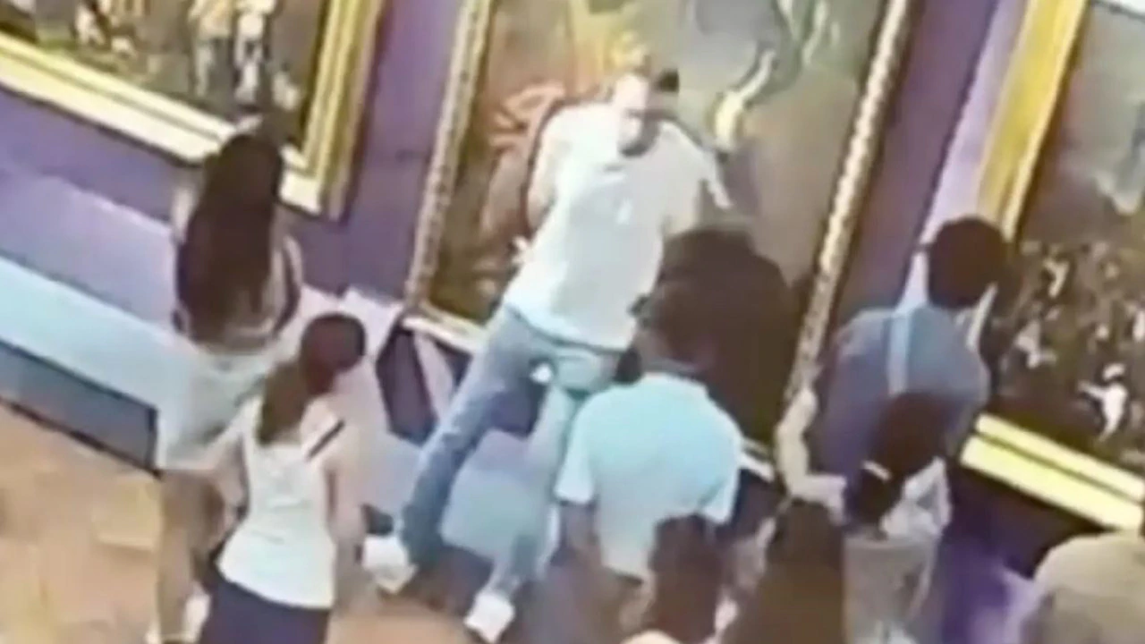 Touristen beschädigen Kunstwerke: Vorfälle in Florenz und Verona ...